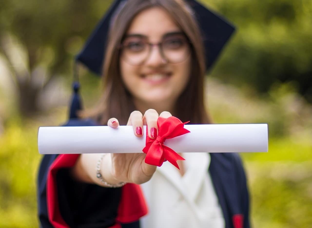 HR Manager Qualifications: Degrees, Certifications, and Skills Needed ...